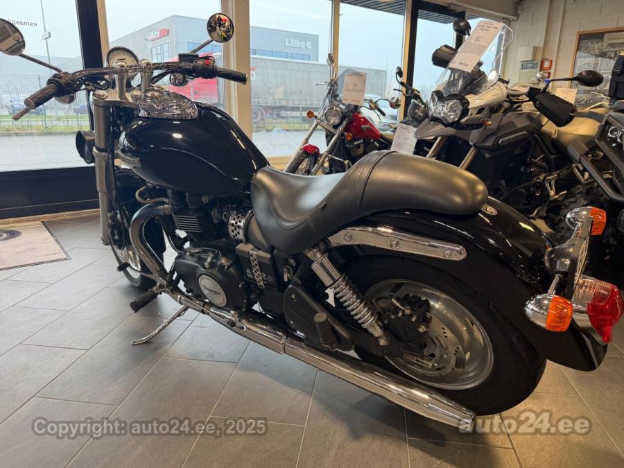 Melns Triumph Speedmaster 2006 Tallina, ar dzinēja tilpumu 0.87 L un nobraukumu 18 tūkst. km par 3990 €, foto 14 vietnē AUTOMOTO.COM.LV