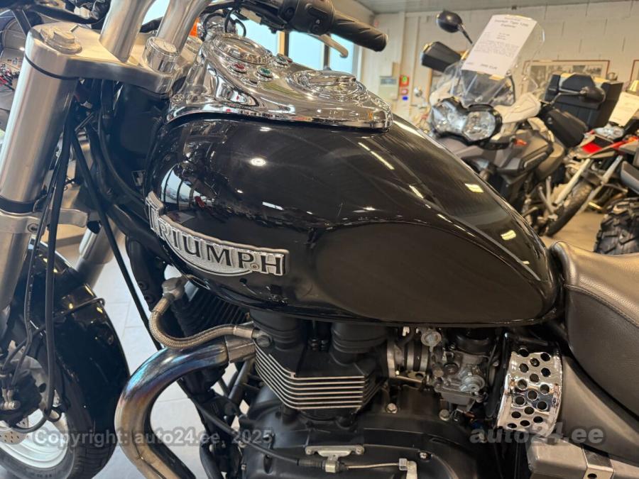Melns Triumph Speedmaster 2006 Tallina, ar dzinēja tilpumu 0.87 L un nobraukumu 18 tūkst. km par 3990 €, foto 16 vietnē AUTOMOTO.COM.LV