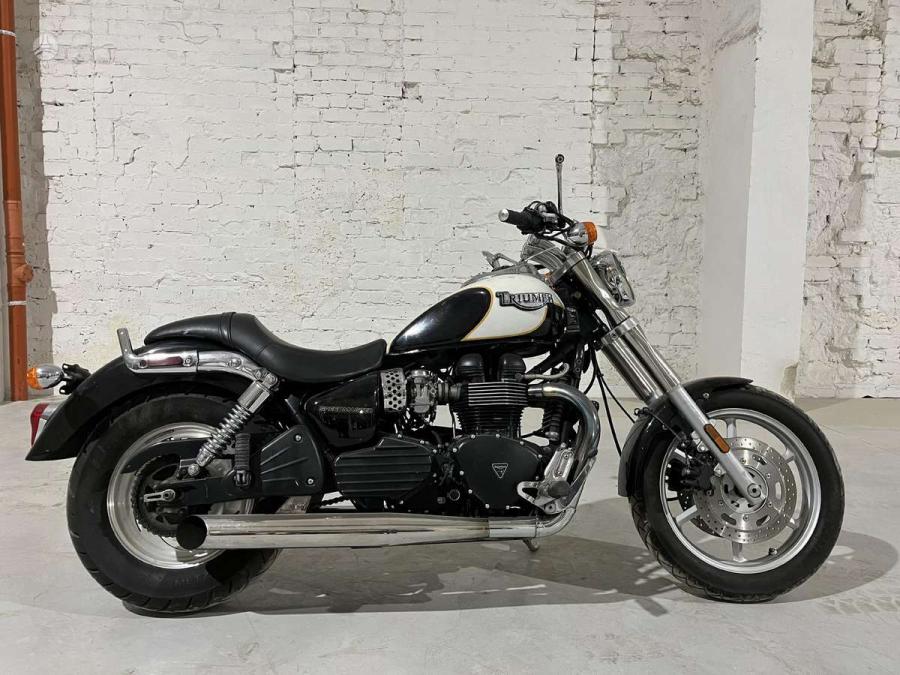 Triumph Speedmaster 2004 Šauļi, ar dzinēja tilpumu 0.87 L un nobraukumu 23 tūkst. km par 2799 €, foto 2 vietnē AUTOMOTO.COM.LV