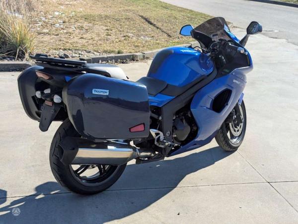 Blue Triumph Sprint 2015 in Kaunas, with an engine capacity of 1.05 L and mileage of 27 thousand km for 3800 €, photo 3 on AUTOMOTO.COM.LV