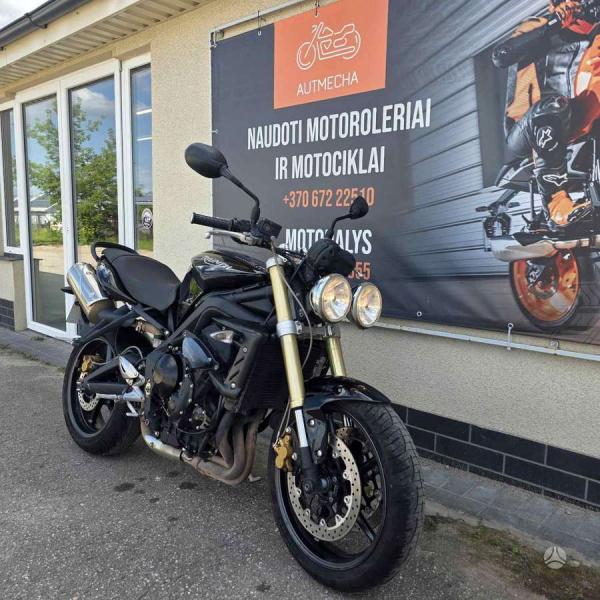 Black Triumph Street Triple 2008 in Panevezys, with an engine capacity of 0.68 L and mileage of 51 thousand km for 2050 €, photo 1 on AUTOMOTO.COM.LV