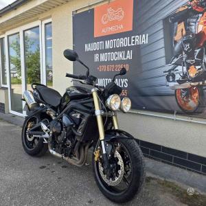 Black Triumph Street Triple 2008 in Panevezys, with an engine capacity of 0.68 L and mileage of 51 thousand km for 2050 €, photo  on AUTOMOTO.COM.LV
