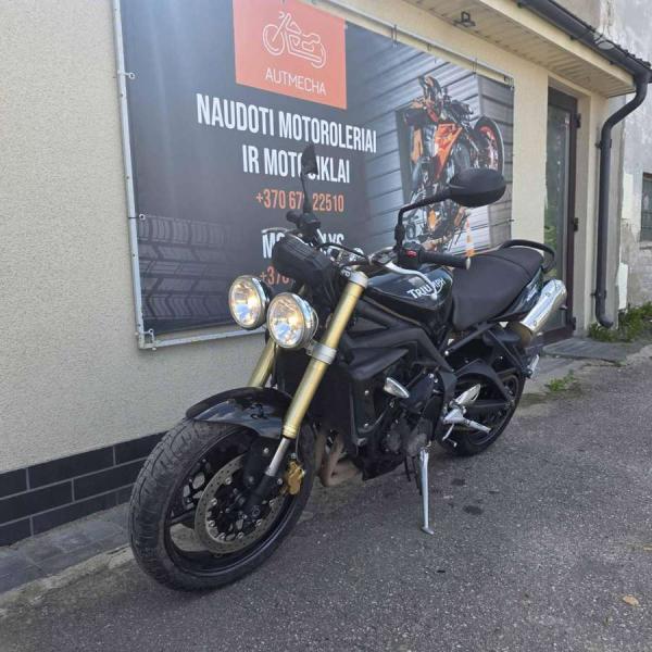 Black Triumph Street Triple 2008 in Panevezys, with an engine capacity of 0.68 L and mileage of 51 thousand km for 2050 €, photo 2 on AUTOMOTO.COM.LV