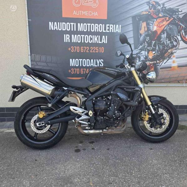 Black Triumph Street Triple 2008 in Panevezys, with an engine capacity of 0.68 L and mileage of 51 thousand km for 2050 €, photo 3 on AUTOMOTO.COM.LV