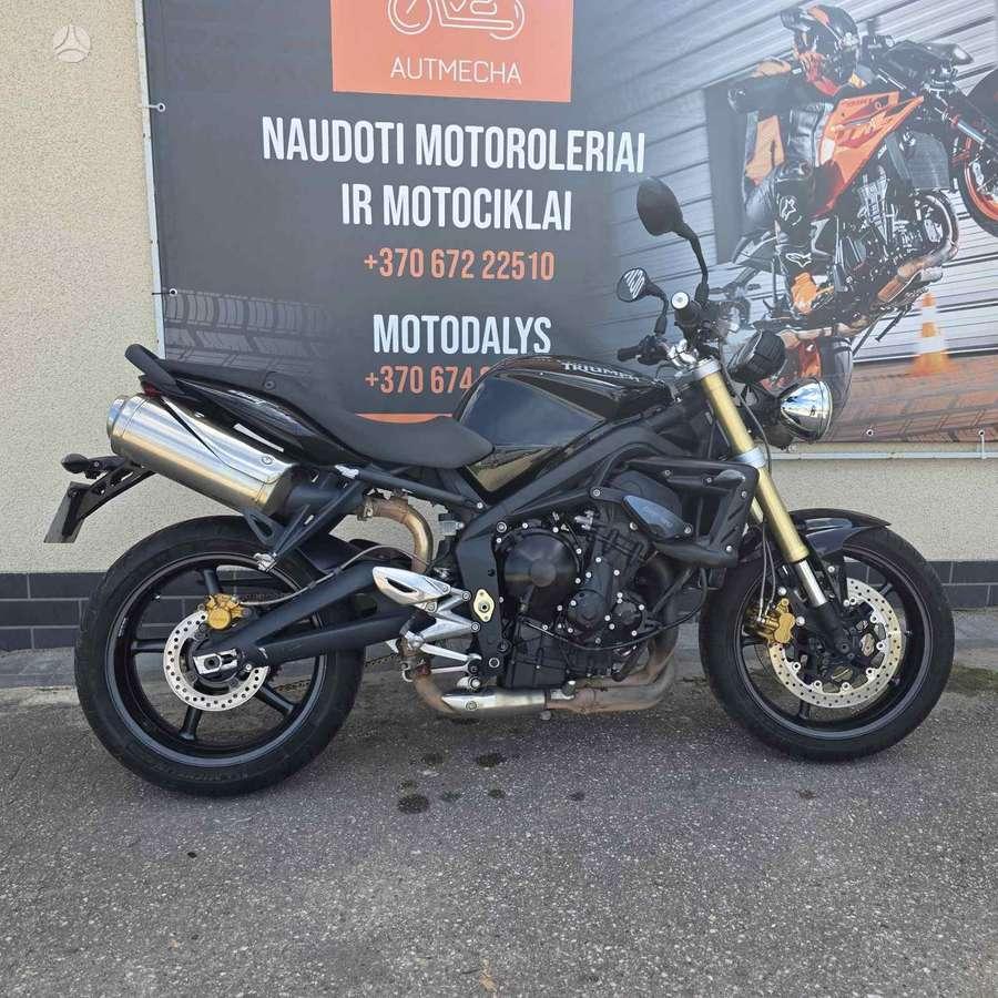 Black Triumph Street Triple 2008 in Panevezys, with an engine capacity of 0.68 L and mileage of 51 thousand km for 2050 €, photo 4 on AUTOMOTO.COM.LV