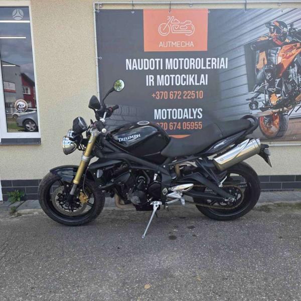Black Triumph Street Triple 2008 in Panevezys, with an engine capacity of 0.68 L and mileage of 51 thousand km for 2050 €, photo 4 on AUTOMOTO.COM.LV