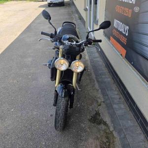 Black Triumph Street Triple 2008 in Panevezys, with an engine capacity of 0.68 L and mileage of 51 thousand km for 2050 €, photo 6 on AUTOMOTO.COM.LV