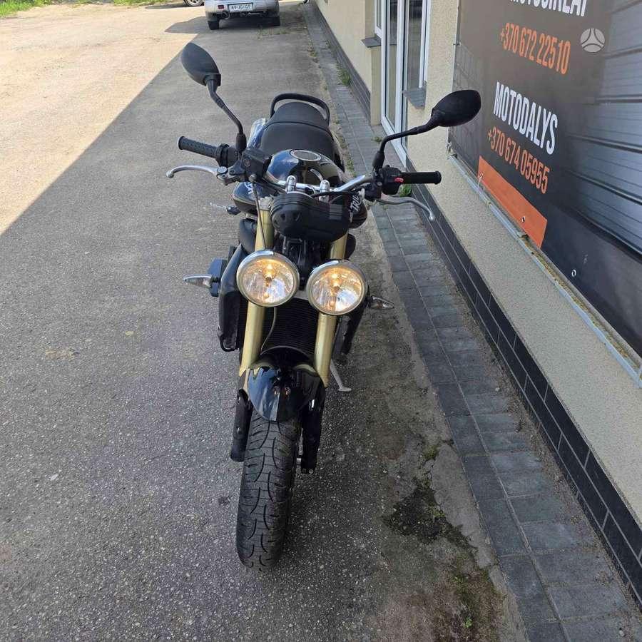 Black Triumph Street Triple 2008 in Panevezys, with an engine capacity of 0.68 L and mileage of 51 thousand km for 2050 €, photo 6 on AUTOMOTO.COM.LV