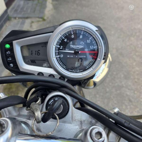 Black Triumph Street Triple 2008 in Panevezys, with an engine capacity of 0.68 L and mileage of 51 thousand km for 2050 €, photo 6 on AUTOMOTO.COM.LV
