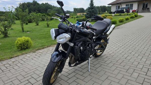 Melns Triumph Street Triple 2011 Viļņa, ar dzinēja tilpumu 0.68 L un nobraukumu 45 tūkst. km par 2500 €, foto 1 vietnē AUTOMOTO.COM.LV