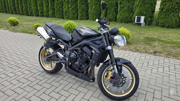 Melns Triumph Street Triple 2011 Viļņa, ar dzinēja tilpumu 0.68 L un nobraukumu 45 tūkst. km par 2500 €, foto 2 vietnē AUTOMOTO.COM.LV