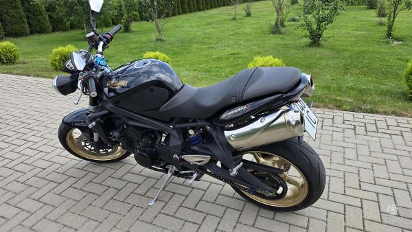 Melns Triumph Street Triple 2011 Viļņa, ar dzinēja tilpumu 0.68 L un nobraukumu 45 tūkst. km par 2500 €, foto 4 vietnē AUTOMOTO.COM.LV