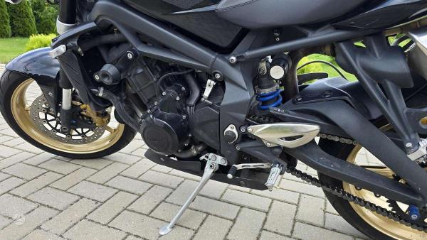 Melns Triumph Street Triple 2011 Viļņa, ar dzinēja tilpumu 0.68 L un nobraukumu 45 tūkst. km par 2500 €, foto 5 vietnē AUTOMOTO.COM.LV