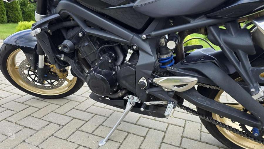 Черный Триумф Street Triple 2011 в Вильнюс, объемом двигателя 0.68 л и пробегом 45 тыс. км за 2500 €, фото 6 на AUTOMOTO.COM.LV