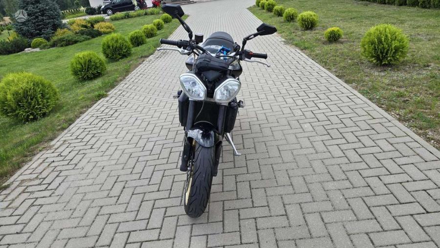 Черный Триумф Street Triple 2011 в Вильнюс, объемом двигателя 0.68 л и пробегом 45 тыс. км за 2500 €, фото 8 на AUTOMOTO.COM.LV