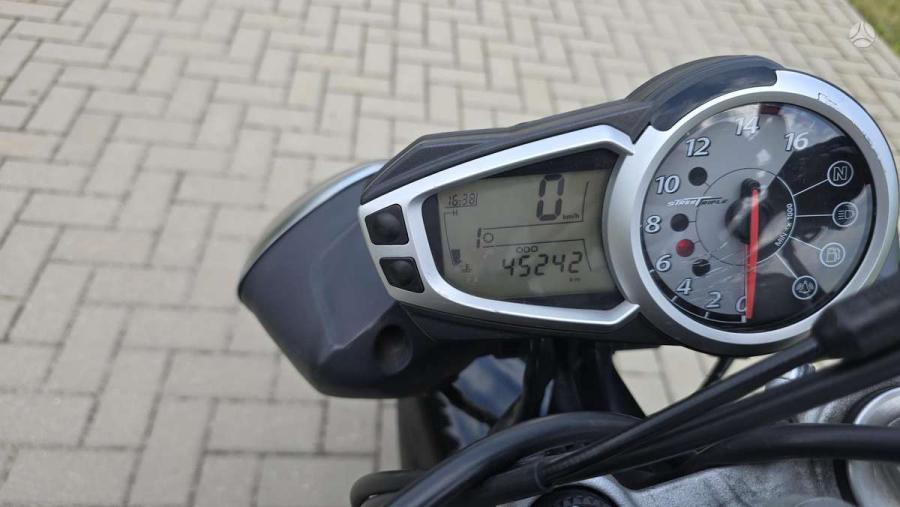 Черный Триумф Street Triple 2011 в Вильнюс, объемом двигателя 0.68 л и пробегом 45 тыс. км за 2500 €, фото 13 на AUTOMOTO.COM.LV