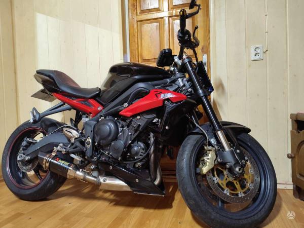 Melns Triumph Street Triple 2014 Šauļi, ar dzinēja tilpumu 0.68 L un nobraukumu 10 tūkst. km par 2100 €, foto 3 vietnē AUTOMOTO.COM.LV