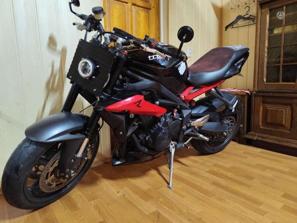 Melns Triumph Street Triple 2014 Šauļi, ar dzinēja tilpumu 0.68 L un nobraukumu 10 tūkst. km par 2100 €, foto 5 vietnē AUTOMOTO.COM.LV