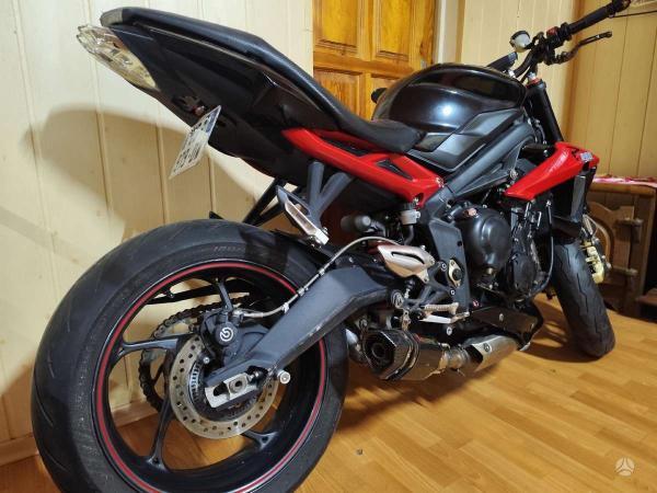 Melns Triumph Street Triple 2014 Šauļi, ar dzinēja tilpumu 0.68 L un nobraukumu 10 tūkst. km par 2100 €, foto 7 vietnē AUTOMOTO.COM.LV
