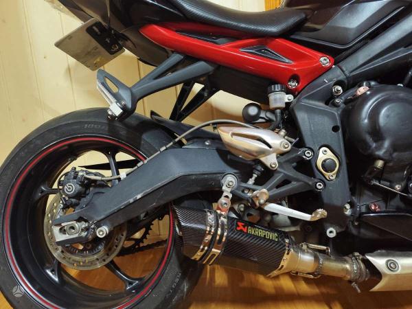 Melns Triumph Street Triple 2014 Šauļi, ar dzinēja tilpumu 0.68 L un nobraukumu 10 tūkst. km par 2100 €, foto 8 vietnē AUTOMOTO.COM.LV