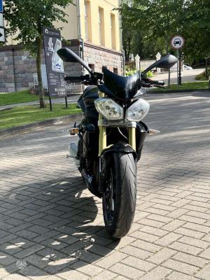 Black Triumph Street Triple 2015 in Siauliai, with an engine capacity of 0.68 L and mileage of 40 thousand km for 4150 €, photo 6 on AUTOMOTO.COM.LV
