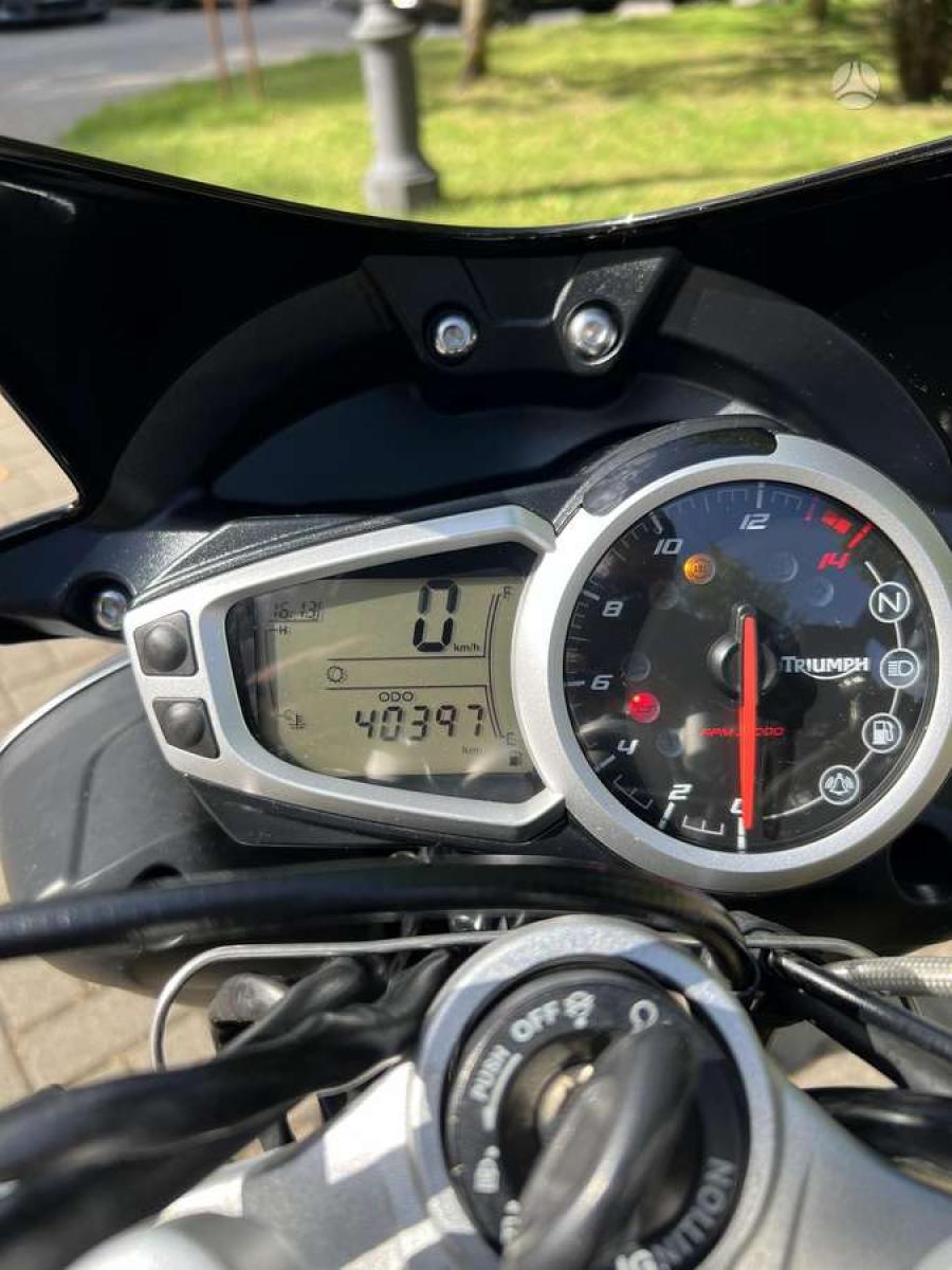 Black Triumph Street Triple 2015 in Siauliai, with an engine capacity of 0.68 L and mileage of 40 thousand km for 4150 €, photo 10 on AUTOMOTO.COM.LV