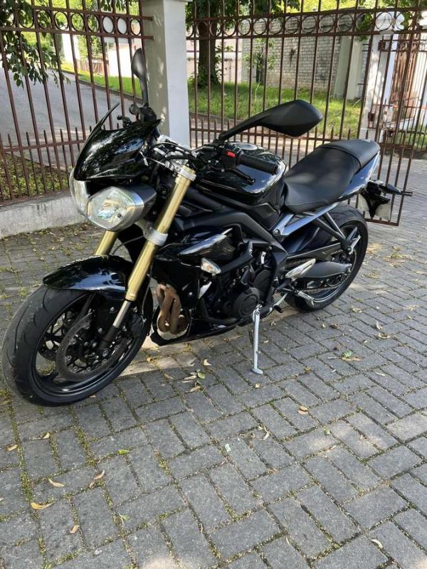Black Triumph Street Triple 2015 in Siauliai, with an engine capacity of 0.68 L and mileage of 40 thousand km for 4150 €, photo 10 on AUTOMOTO.COM.LV