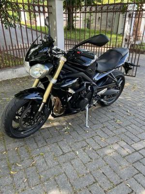 Black Triumph Street Triple 2015 in Siauliai, with an engine capacity of 0.68 L and mileage of 40 thousand km for 4150 €, photo 11 on AUTOMOTO.COM.LV