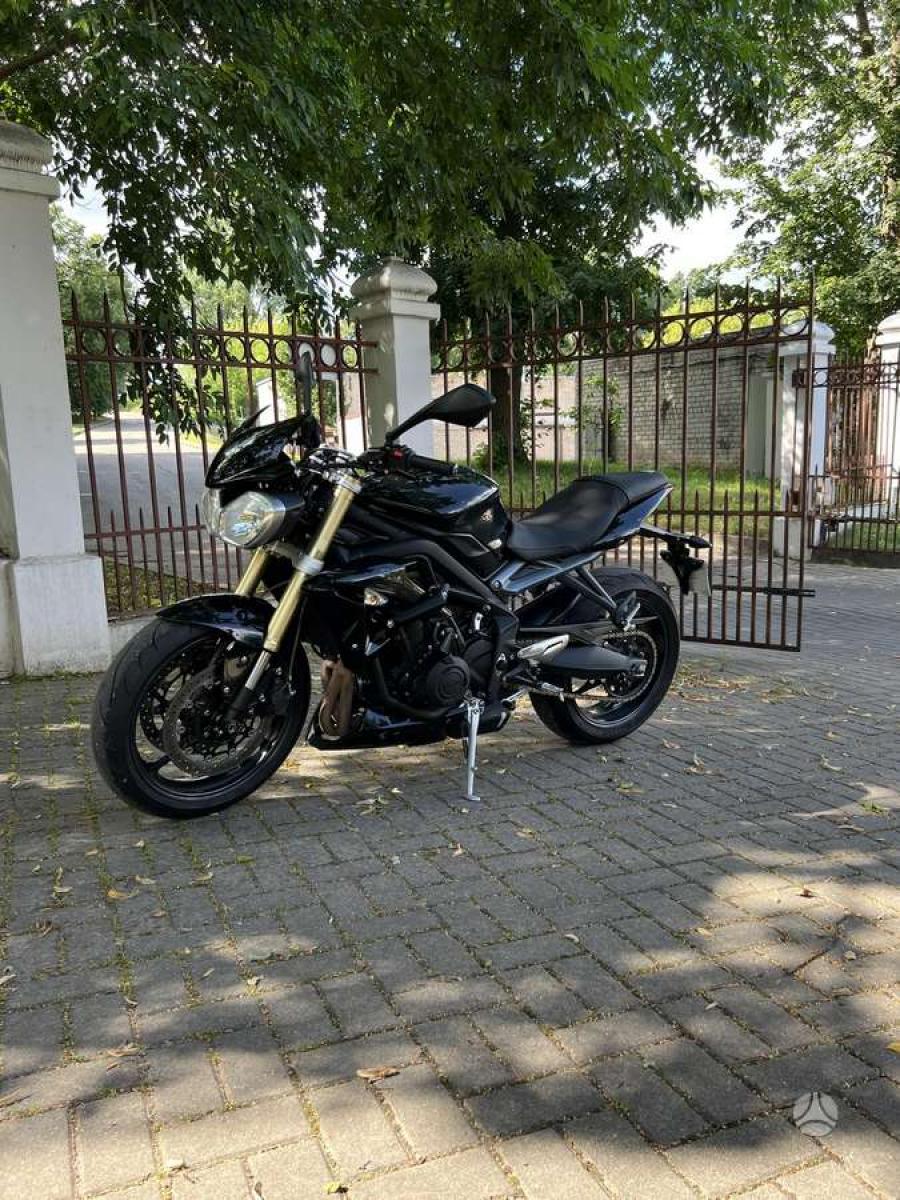 Black Triumph Street Triple 2015 in Siauliai, with an engine capacity of 0.68 L and mileage of 40 thousand km for 4150 €, photo 12 on AUTOMOTO.COM.LV