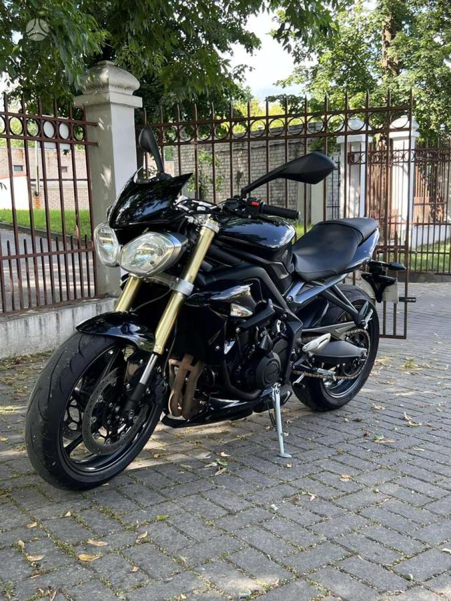 Black Triumph Street Triple 2015 in Siauliai, with an engine capacity of 0.68 L and mileage of 40 thousand km for 4150 €, photo 13 on AUTOMOTO.COM.LV