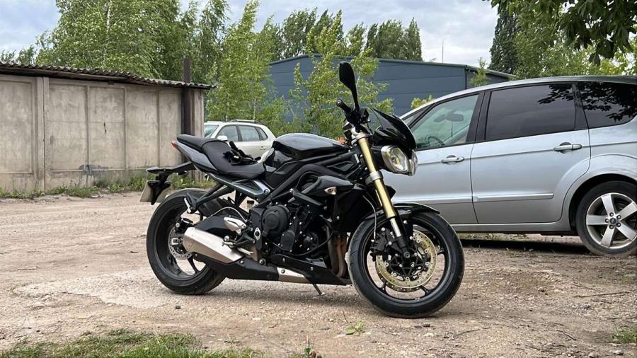 Black Triumph Street Triple 2015 in Siauliai, with an engine capacity of 0.68 L and mileage of 40 thousand km for 4150 €, photo 14 on AUTOMOTO.COM.LV