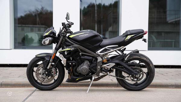 Black Triumph Street Triple 2020 in Vilnius, with an engine capacity of 0.77 L and mileage of 14 thousand km for 6350 €, photo 2 on AUTOMOTO.COM.LV