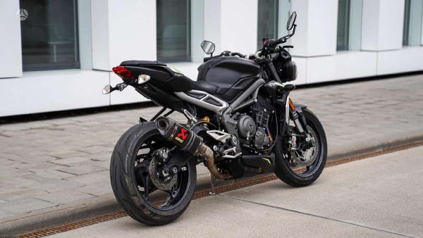 Black Triumph Street Triple 2020 in Vilnius, with an engine capacity of 0.77 L and mileage of 14 thousand km for 6350 €, photo 6 on AUTOMOTO.COM.LV
