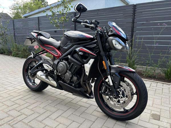 Melns Triumph Street Triple 2021 Švenčionys, ar dzinēja tilpumu 0.77 L un nobraukumu 18 tūkst. km par 6090 €, foto 3 vietnē AUTOMOTO.COM.LV