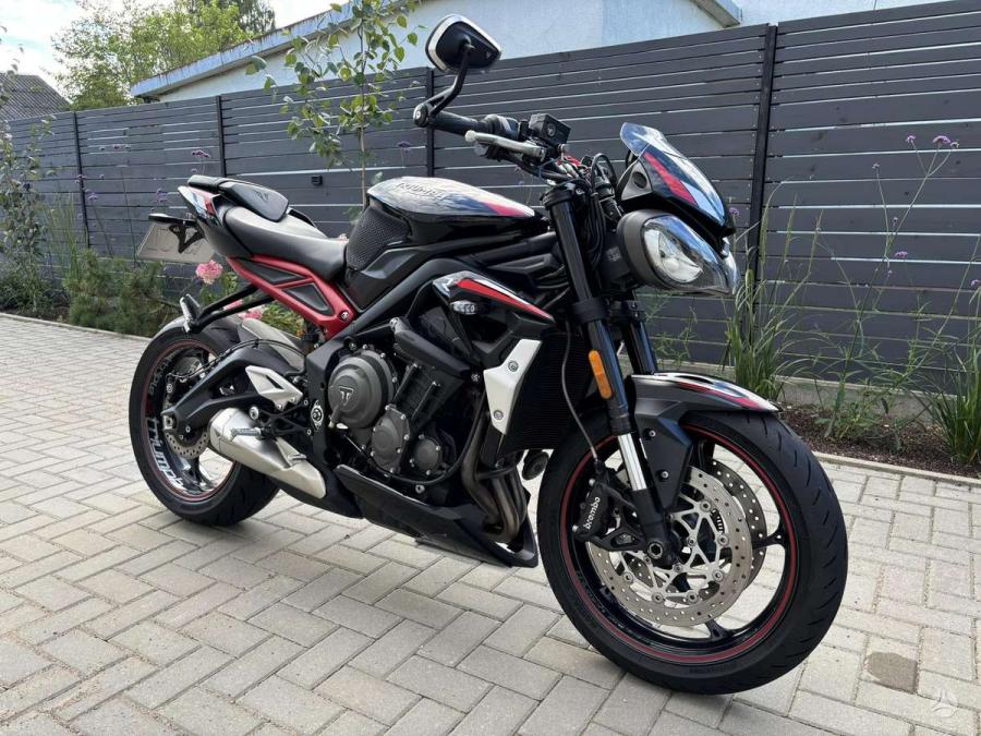 Melns Triumph Street Triple 2021 Švenčionys, ar dzinēja tilpumu 0.77 L un nobraukumu 18 tūkst. km par 6090 €, foto 3 vietnē AUTOMOTO.COM.LV