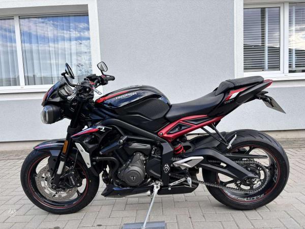 Melns Triumph Street Triple 2021 Švenčionys, ar dzinēja tilpumu 0.77 L un nobraukumu 18 tūkst. km par 6090 €, foto 6 vietnē AUTOMOTO.COM.LV