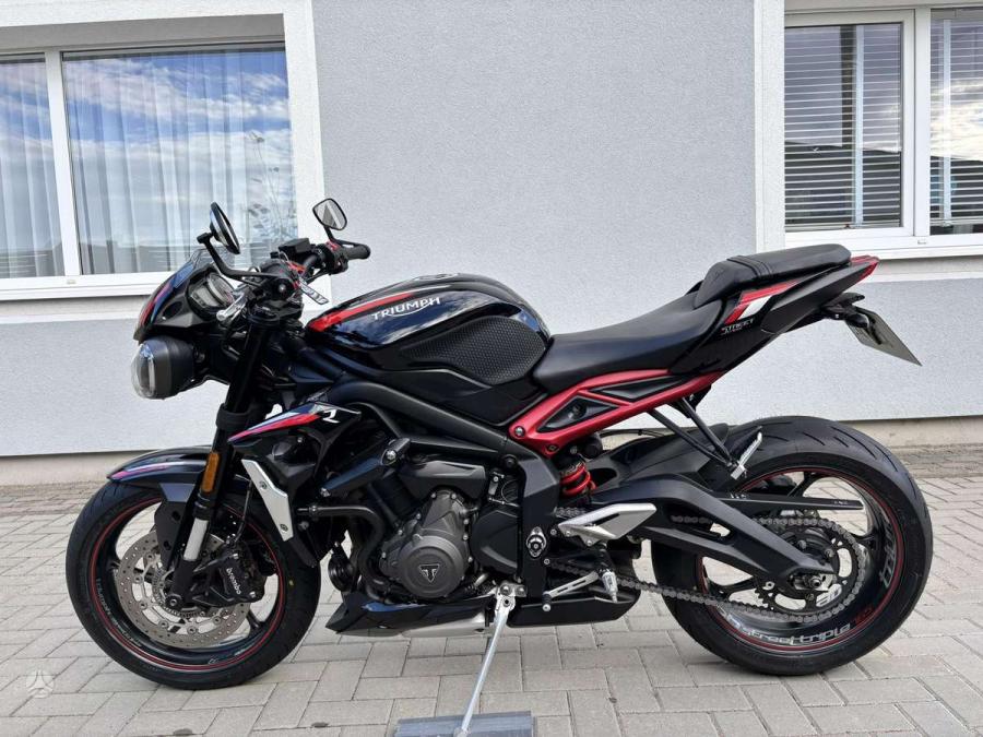 Melns Triumph Street Triple 2021 Švenčionys, ar dzinēja tilpumu 0.77 L un nobraukumu 18 tūkst. km par 6090 €, foto 6 vietnē AUTOMOTO.COM.LV