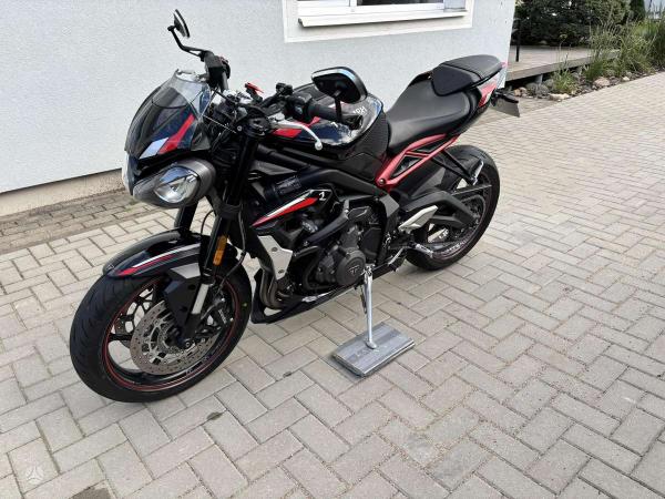 Melns Triumph Street Triple 2021 Švenčionys, ar dzinēja tilpumu 0.77 L un nobraukumu 18 tūkst. km par 6090 €, foto 7 vietnē AUTOMOTO.COM.LV