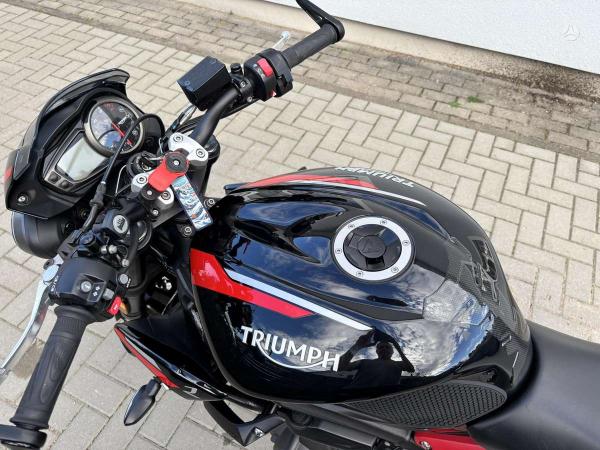 Melns Triumph Street Triple 2021 Švenčionys, ar dzinēja tilpumu 0.77 L un nobraukumu 18 tūkst. km par 6090 €, foto 10 vietnē AUTOMOTO.COM.LV