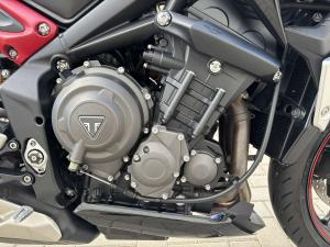 Melns Triumph Street Triple 2021 Švenčionys, ar dzinēja tilpumu 0.77 L un nobraukumu 18 tūkst. km par 6090 €, foto 11 vietnē AUTOMOTO.COM.LV