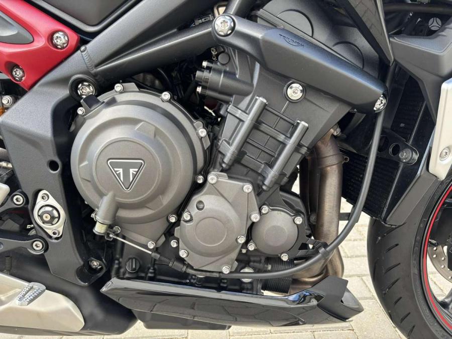 Melns Triumph Street Triple 2021 Švenčionys, ar dzinēja tilpumu 0.77 L un nobraukumu 18 tūkst. km par 6090 €, foto 11 vietnē AUTOMOTO.COM.LV