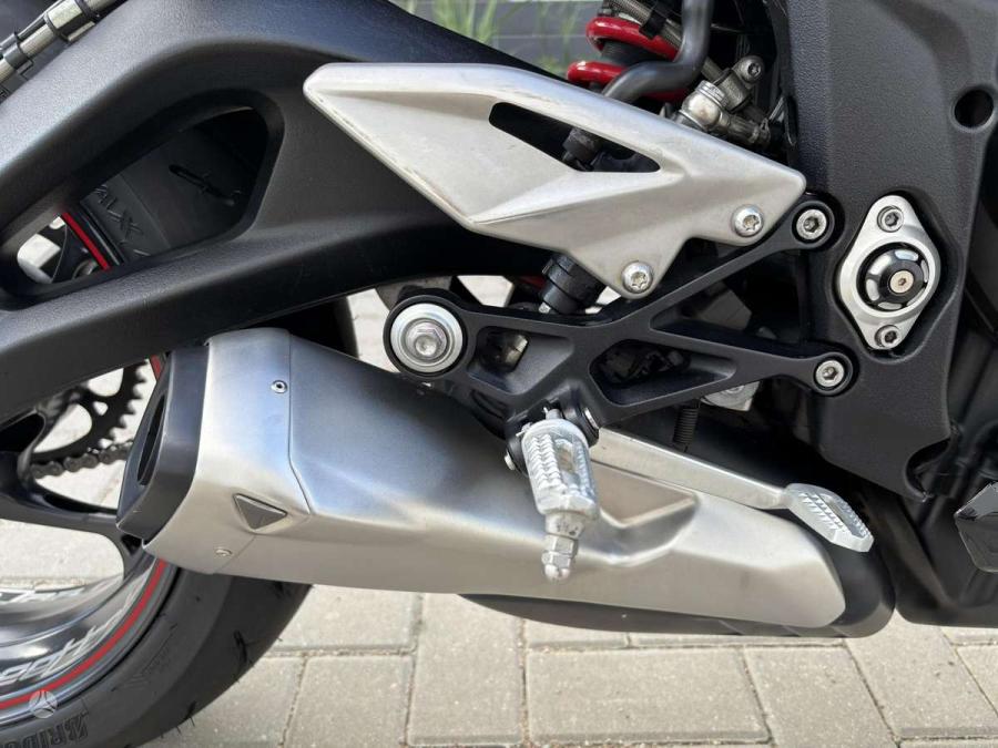 Melns Triumph Street Triple 2021 Švenčionys, ar dzinēja tilpumu 0.77 L un nobraukumu 18 tūkst. km par 6090 €, foto 12 vietnē AUTOMOTO.COM.LV