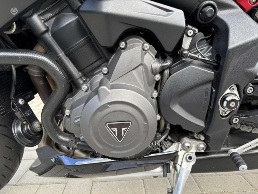 Melns Triumph Street Triple 2021 Švenčionys, ar dzinēja tilpumu 0.77 L un nobraukumu 18 tūkst. km par 6090 €, foto 14 vietnē AUTOMOTO.COM.LV