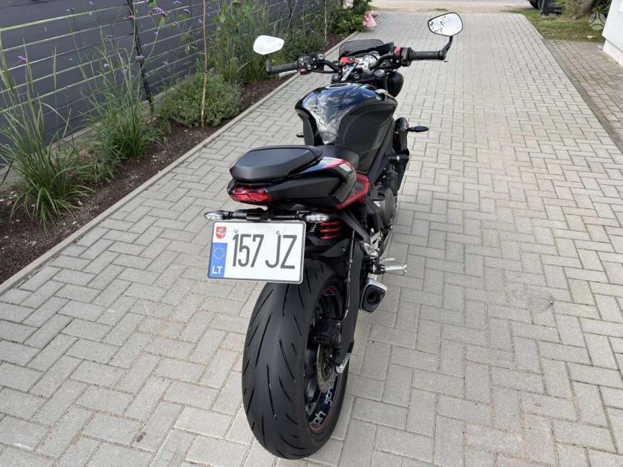Melns Triumph Street Triple 2021 Švenčionys, ar dzinēja tilpumu 0.77 L un nobraukumu 18 tūkst. km par 6090 €, foto 16 vietnē AUTOMOTO.COM.LV