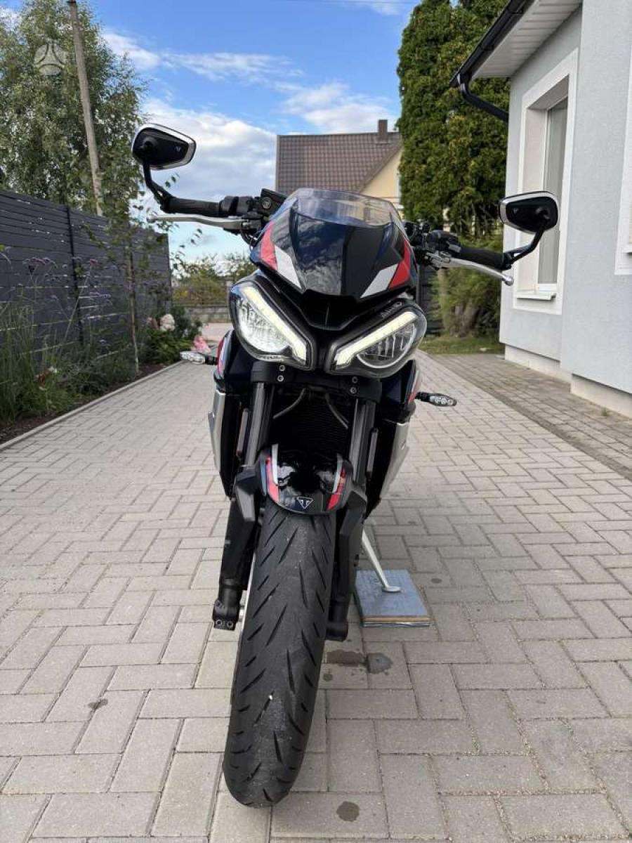 Melns Triumph Street Triple 2021 Švenčionys, ar dzinēja tilpumu 0.77 L un nobraukumu 18 tūkst. km par 6090 €, foto 18 vietnē AUTOMOTO.COM.LV