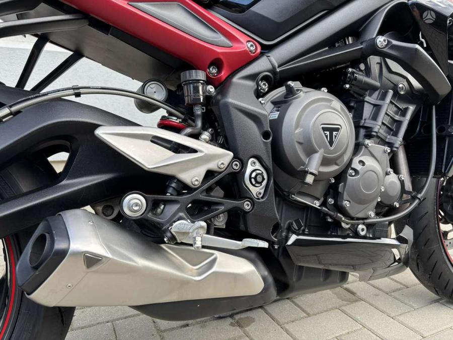 Melns Triumph Street Triple 2021 Švenčionys, ar dzinēja tilpumu 0.77 L un nobraukumu 18 tūkst. km par 6090 €, foto 23 vietnē AUTOMOTO.COM.LV