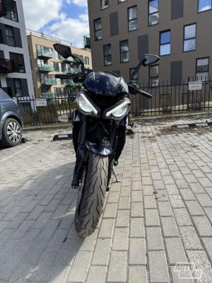 Zils Triumph Street Triple 2021 Viļņa, ar dzinēja tilpumu 0.77 L un nobraukumu 1 tūkst. km par 6400 €, foto  vietnē AUTOMOTO.COM.LV