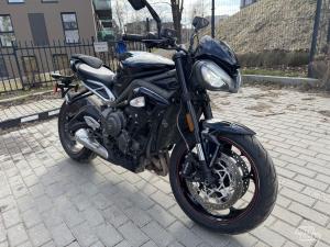Синий Триумф Street Triple 2021 в Вильнюс, объемом двигателя 0.77 л и пробегом 1 тыс. км за 6400 €, фото 3 на AUTOMOTO.COM.LV