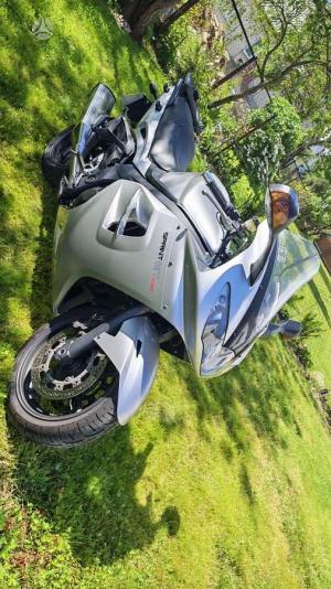 Grey Triumph Street Triple 2014 in Vilnius, with an engine capacity of 1.05 L and mileage of 20 thousand km for 2900 €, photo 5 on AUTOMOTO.COM.LV