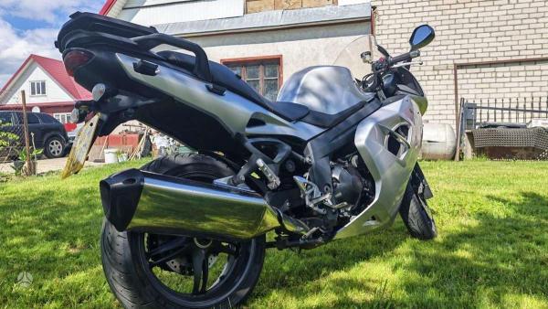Grey Triumph Street Triple 2014 in Vilnius, with an engine capacity of 1.05 L and mileage of 20 thousand km for 2900 €, photo 10 on AUTOMOTO.COM.LV